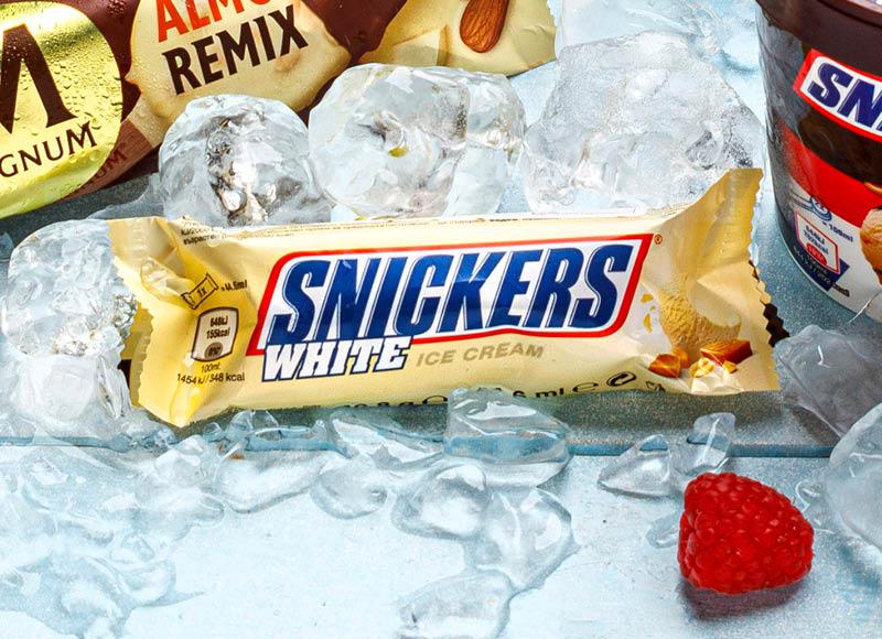 „Valgomieji ledai SNICKERS su baltuoju šokoladu“ parduotuvėje „Iki ...